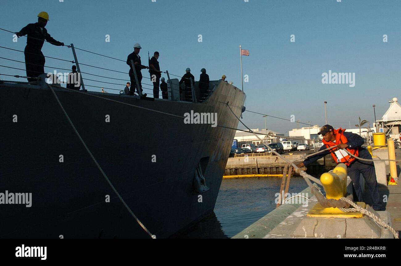 US Navy Sailors aboard the guided missile frigate USS Curts (FFG 38 ...