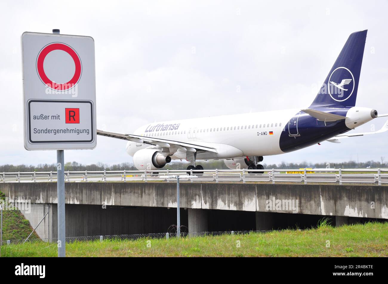 Aviation, airport, Munich, apron, bridge, aircraft, operational ...