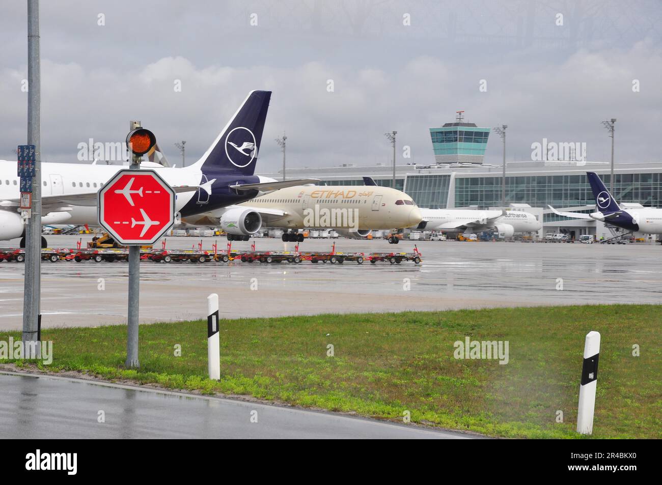 Aviation, Airport, Munich, Apron, Gates, Aircraft, Operations Stock ...