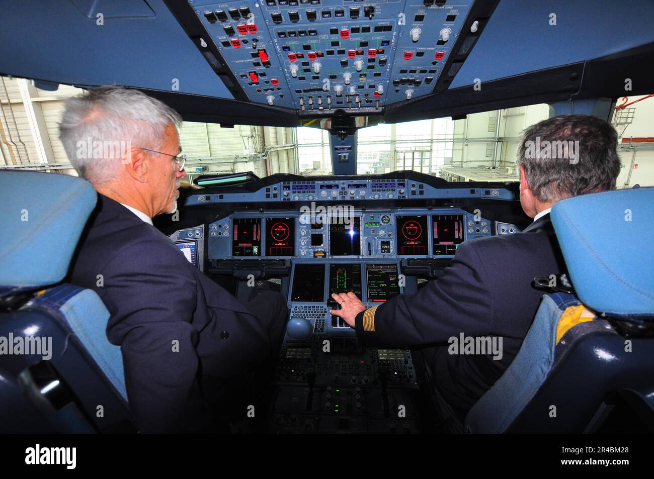 Airbus a380 cockpit hi-res stock photography and images - Alamy