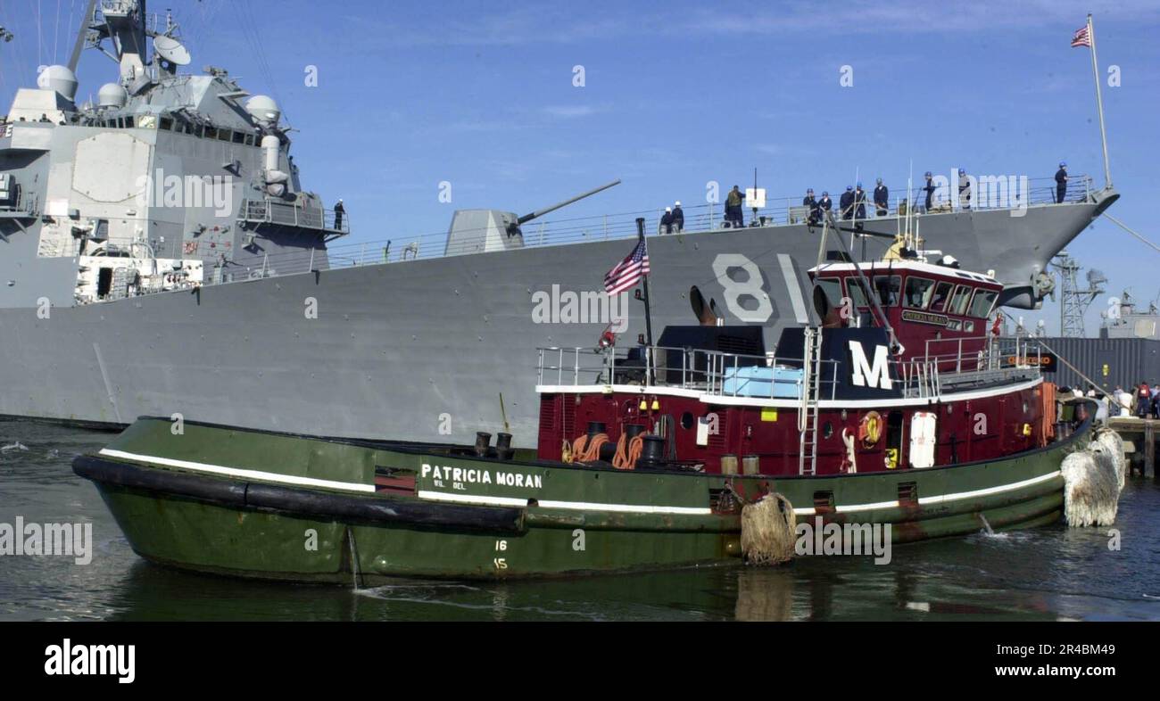 US Navy A tugboat approaches the guided missile destroyer USS Winston S ...