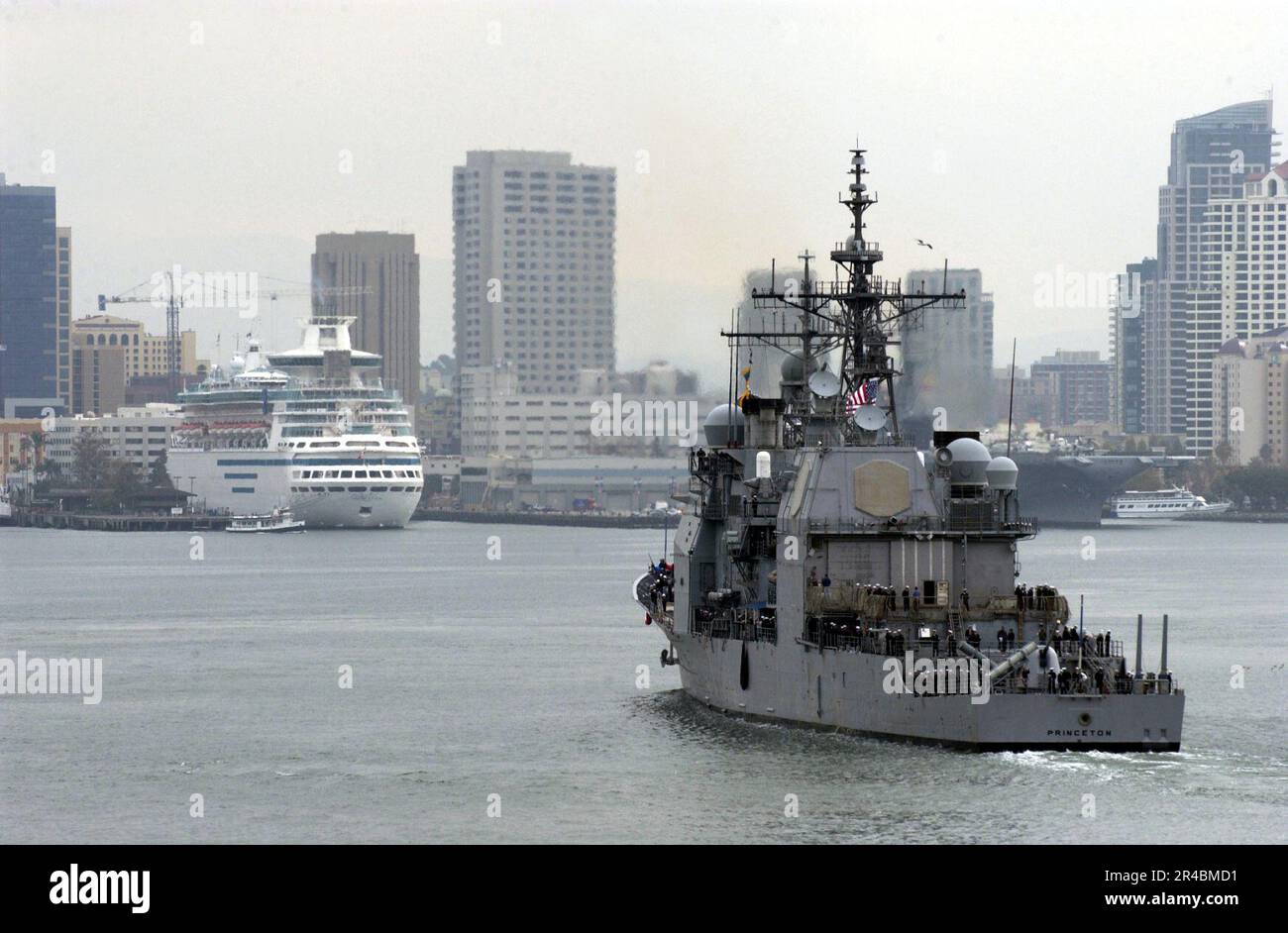 US Navy The guided missile cruiser USS Princeton (CG 59) enters San ...