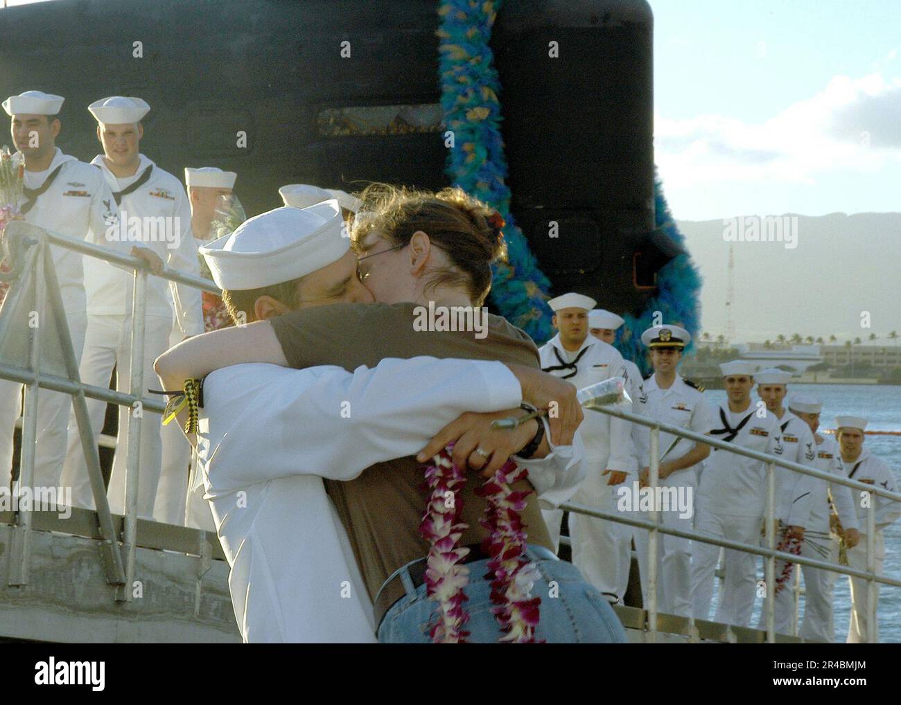 US Navy Sonar Technician assigned to the Los Angeles-class fast attack ...
