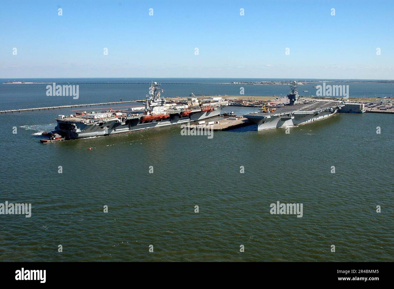 US Navy The Nimitz-class aircraft carrier USS Carl Vinson (CVN 70) is ...