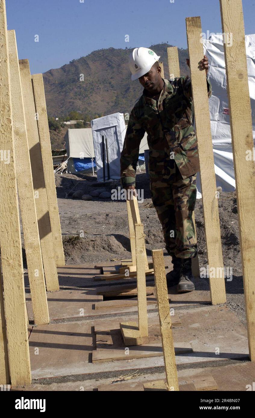 US Navy U.S. Navy Chief Equipment Operator assigned to Naval Mobile ...