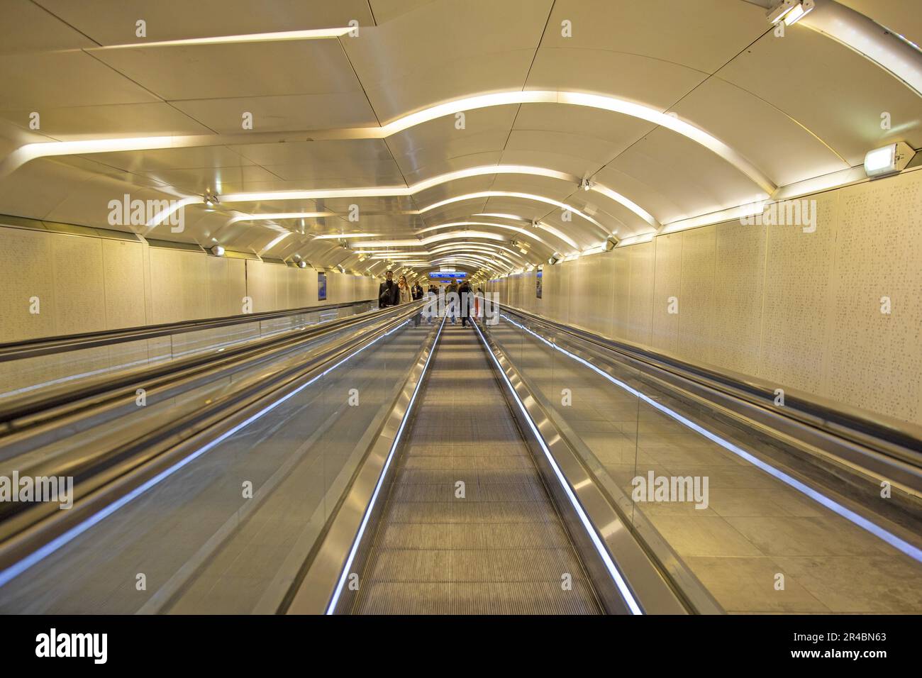 Underground walkway for Metro, RER between Chatelet and Les Halles ...