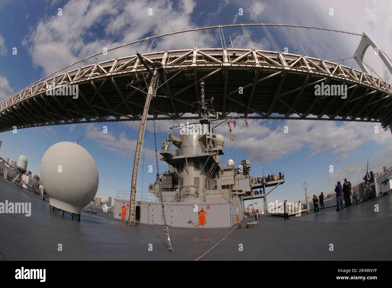 US Navy The amphibious command ship USS Blue Ridge (LCC 19) crew ...