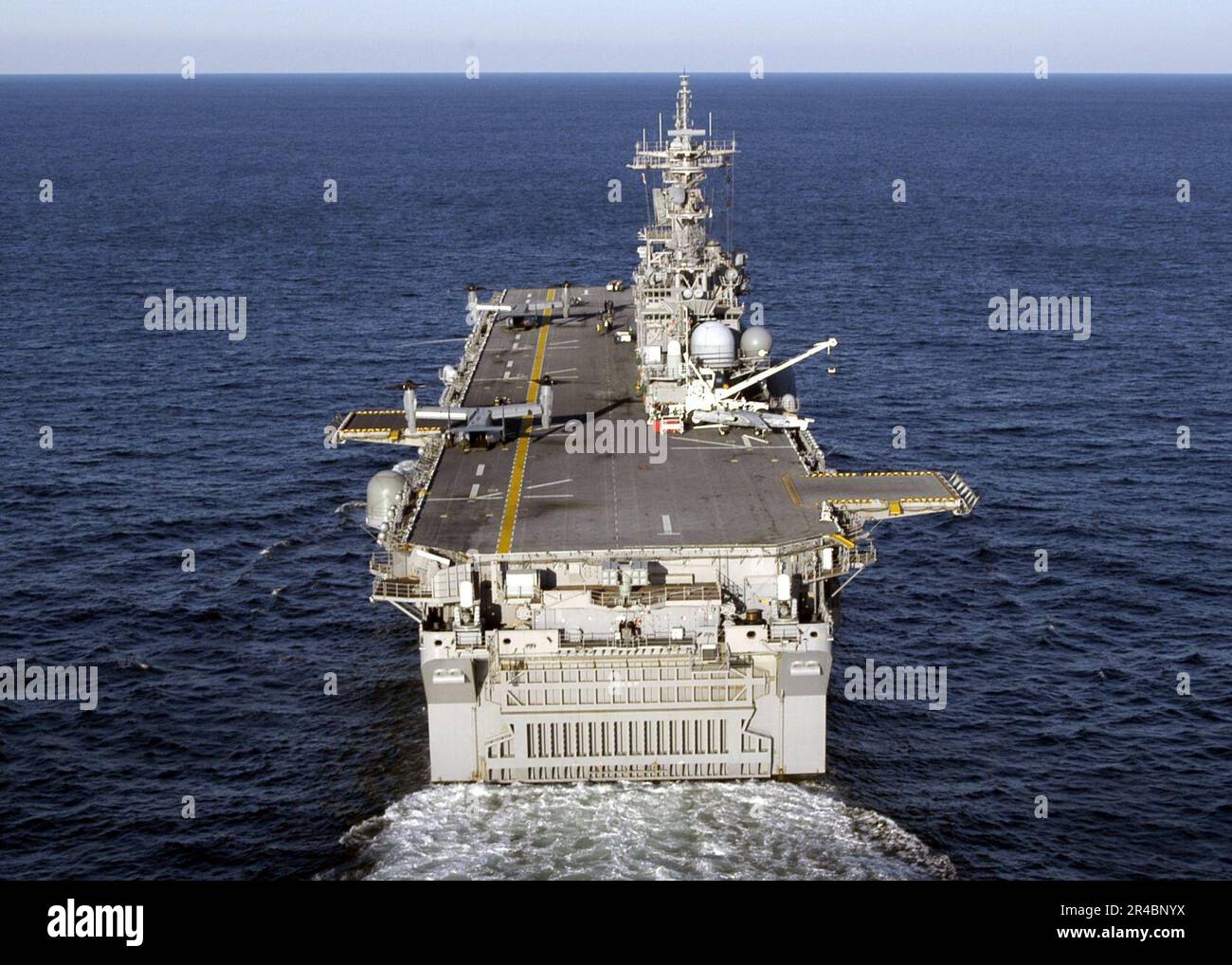US Navy The amphibious assault ship USS Wasp (LHD 1) steams along the ...