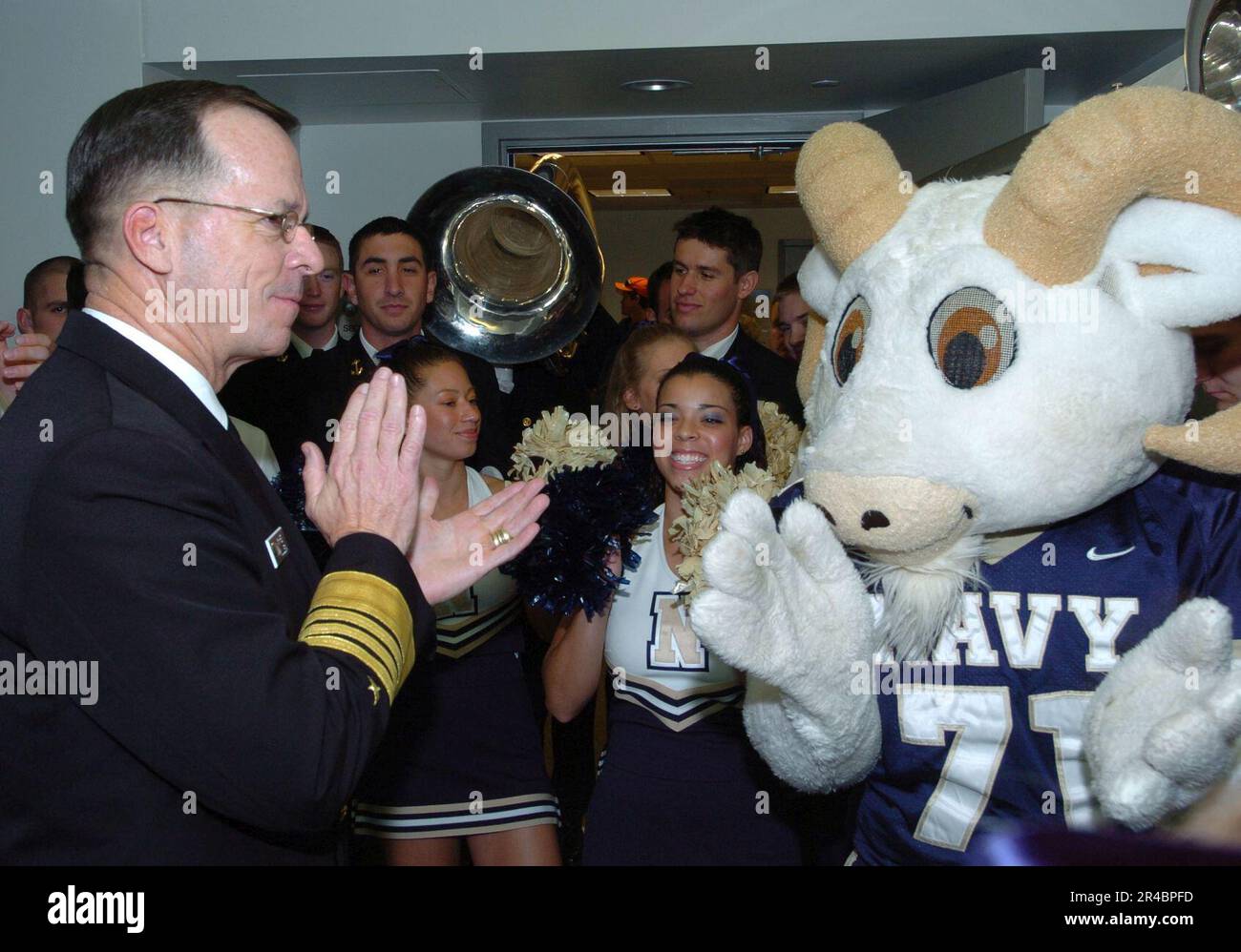 US Navy Chief of Naval Operations Mike Mullen applauds the U.S. Naval ...