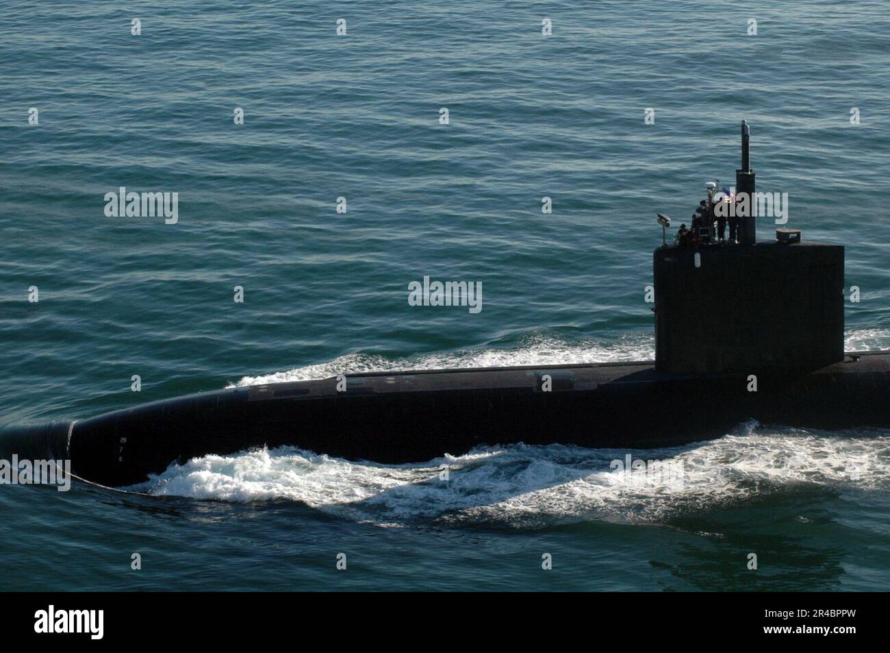 US Navy The Los Angeles-class fast attack submarine USS Asheville (SSN ...