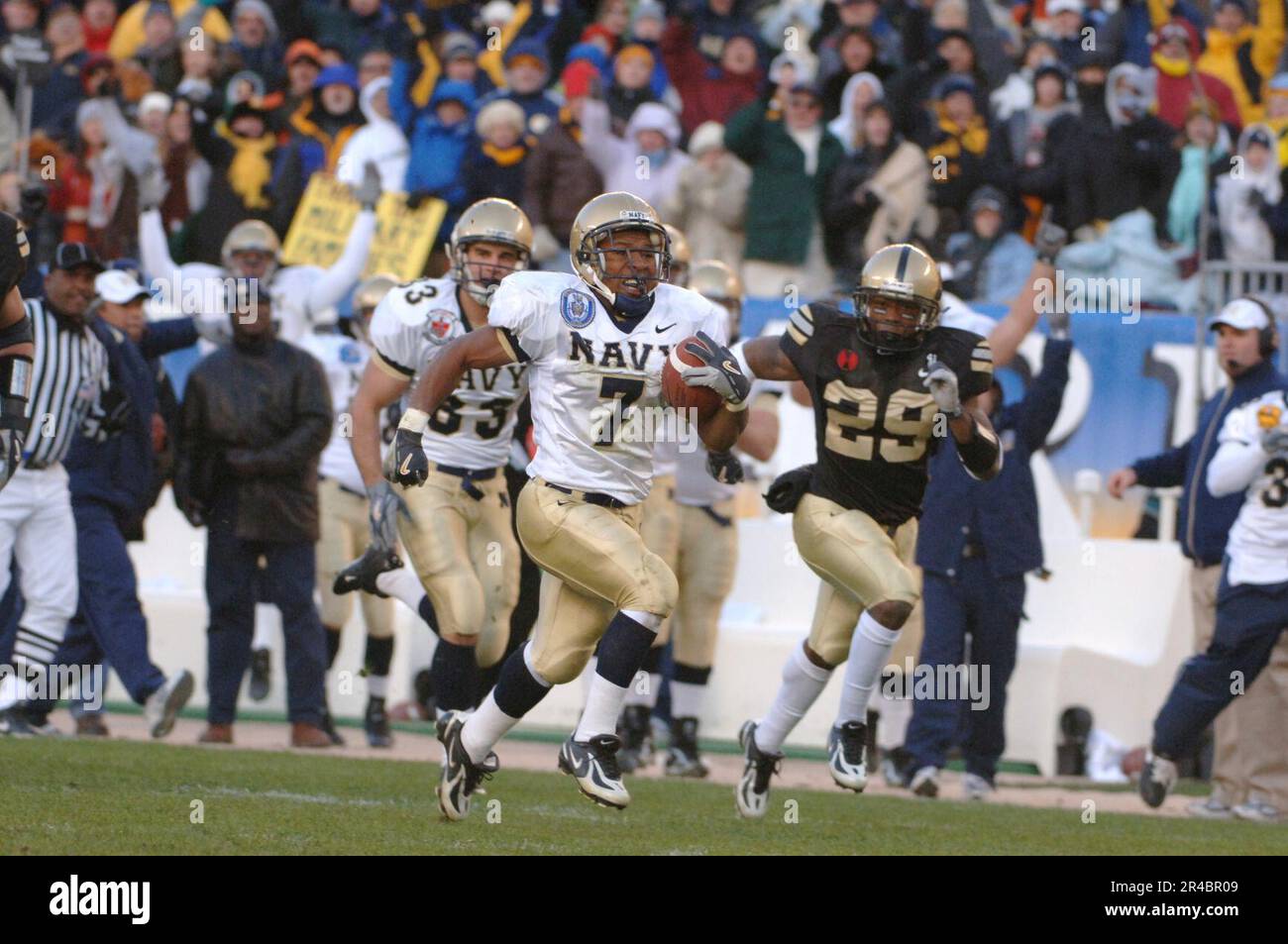 Navy quarter back hi-res stock photography and images - Alamy