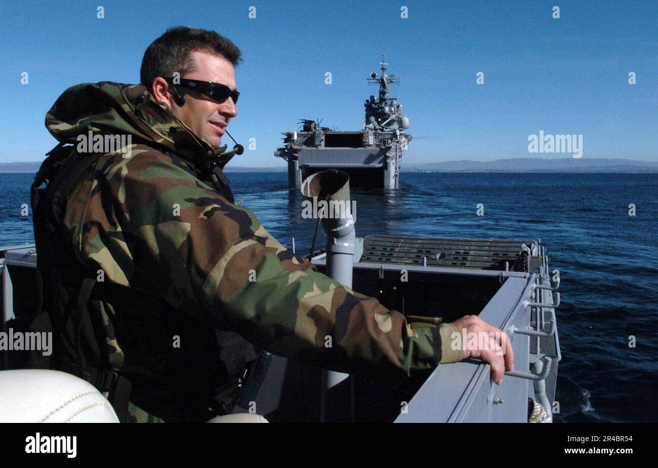 Landing craft utility 1665 hi-res stock photography and images - Alamy