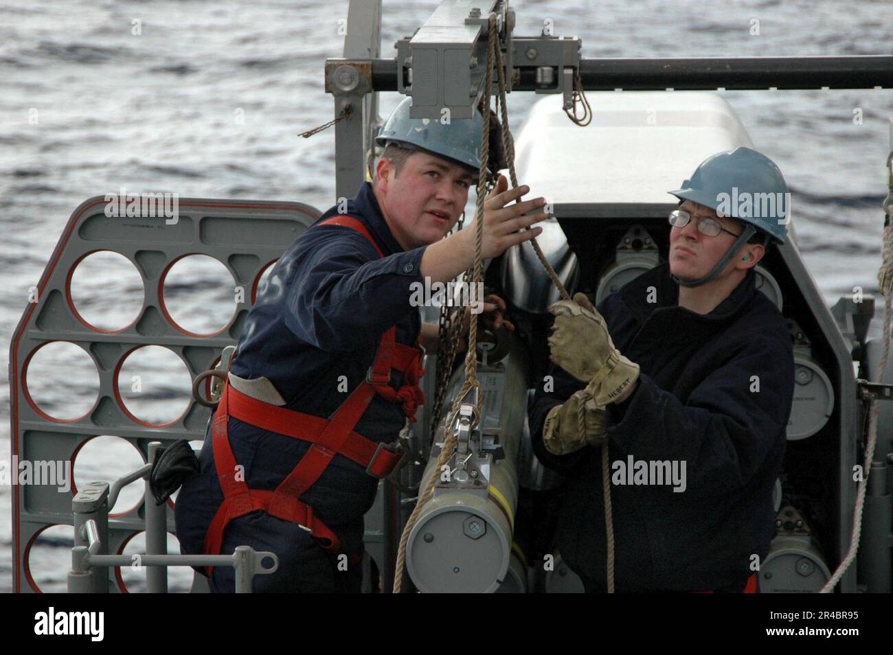 US Navy Fire Controlman 3rd Class download a RIM-116 Rolling Airframe ...