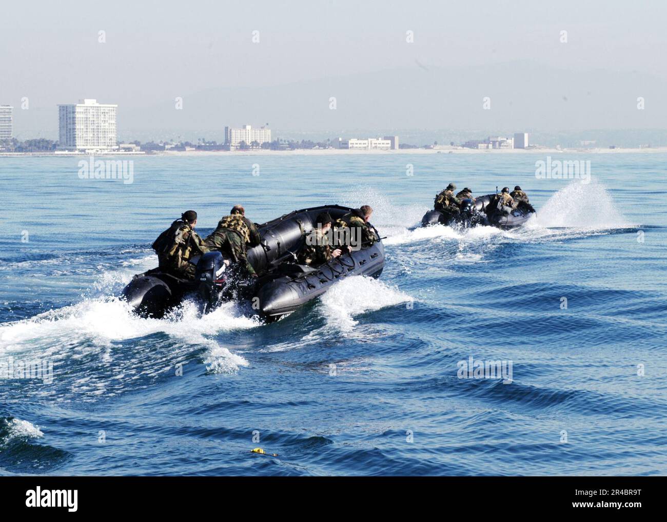 US Navy Divers assigned to the Navy's Special Clearance Team One (NSCT ...