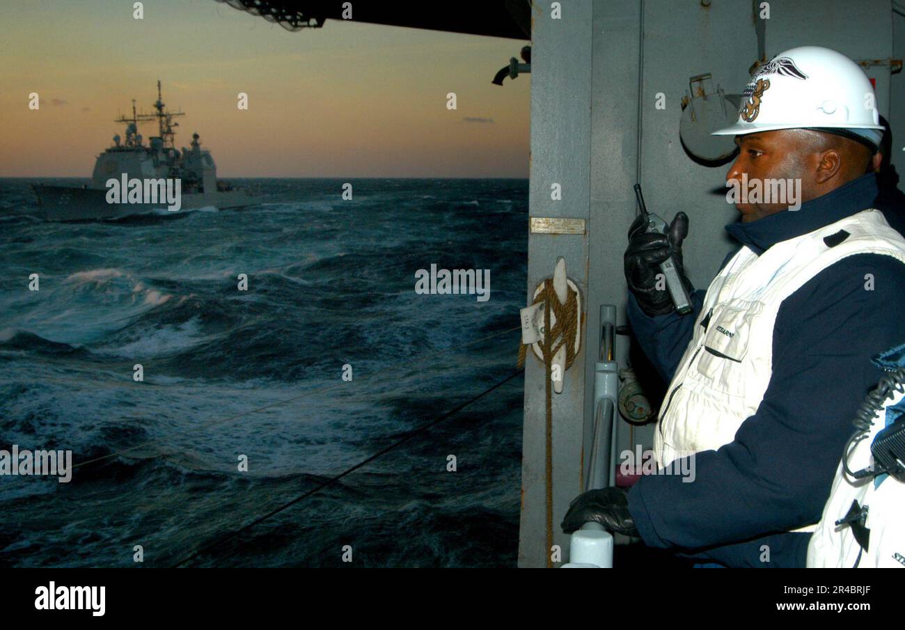US Navy The amphibious assault ship USS Iwo Jima (LHD 7) performs an ...