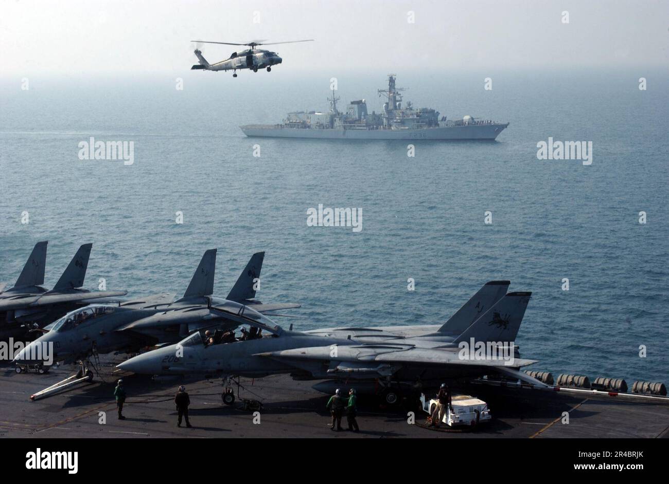 US Navy The British Royal Navy frigate HMS Montrose (F236) comes along ...