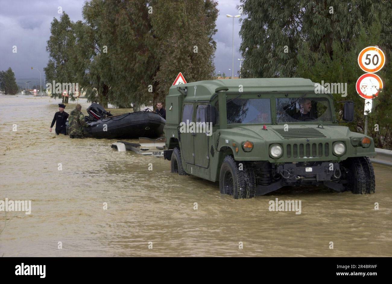 US Navy U.S. Navy Sailors assigned to Explosive Ordnance Disposal ...