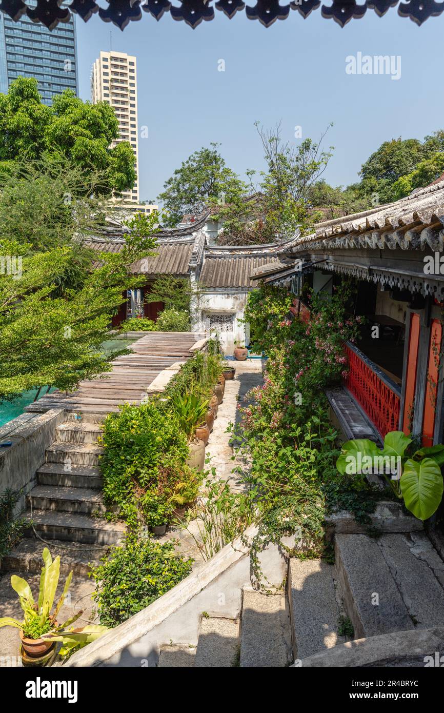 Traditional chinese courtyard house hi-res stock photography and images ...