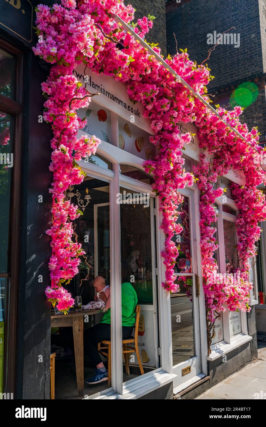LONDON, UK - MAY 24, 2023: A spectacular floral display decorates ...