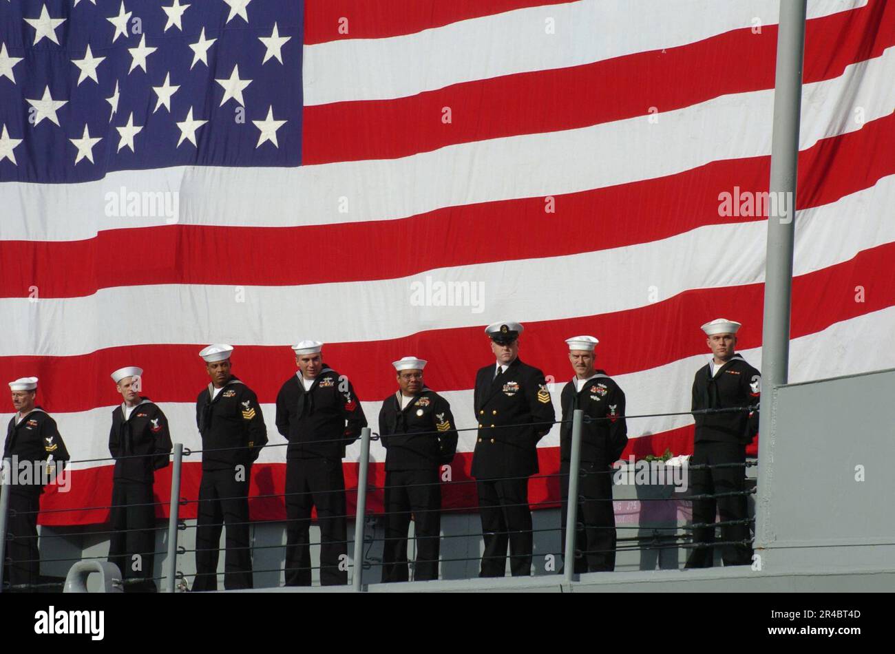 US Navy Sailors assigned to the guided missile frigate USS McClusky ...