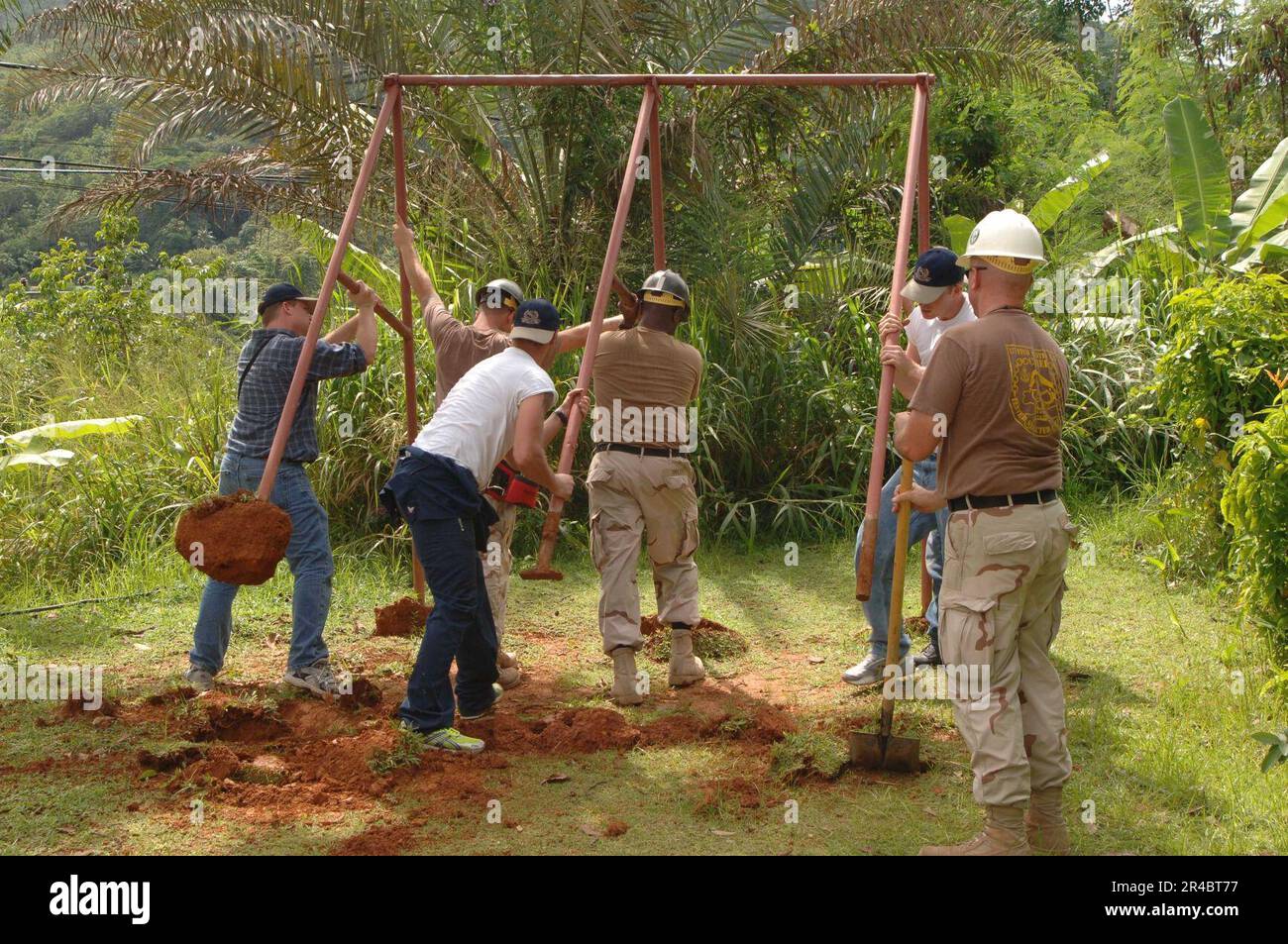 US Navy U.S. Navy Seabees assigned to Naval Mobile Construction ...