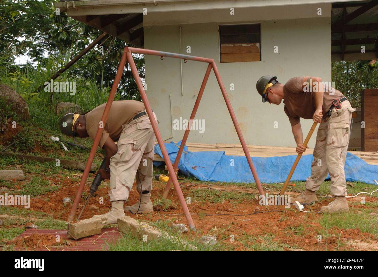 US Navy U.S. Navy Seabees assigned to Naval Mobile Construction ...