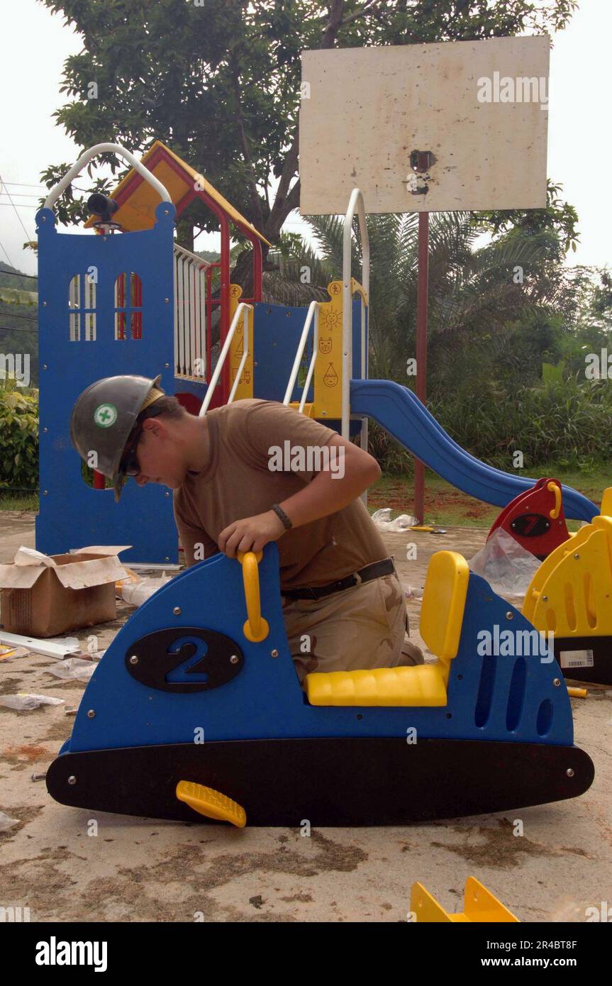 US Navy Builder a U.S. Navy Seabee assigned to Naval Mobile ...