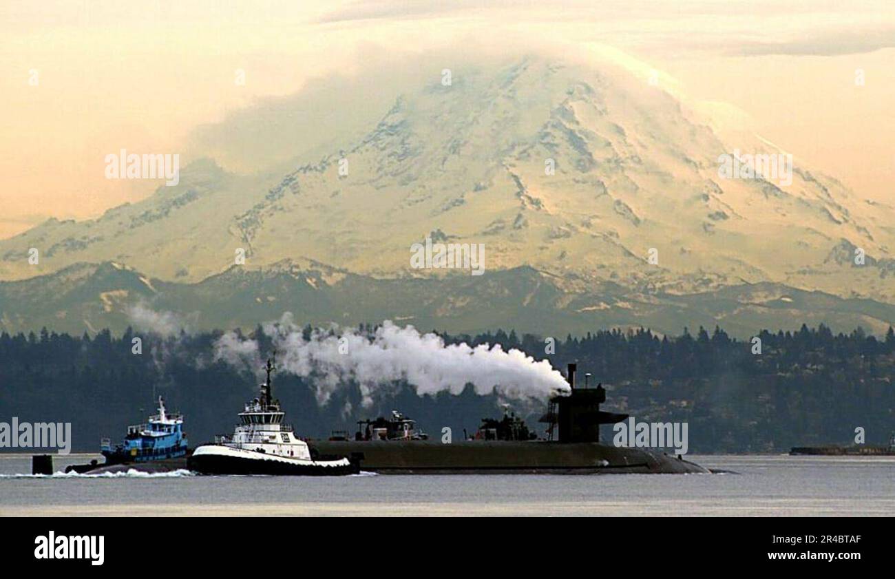 US Navy The Ohio-class nuclear powered ballistic missile submarine USS ...