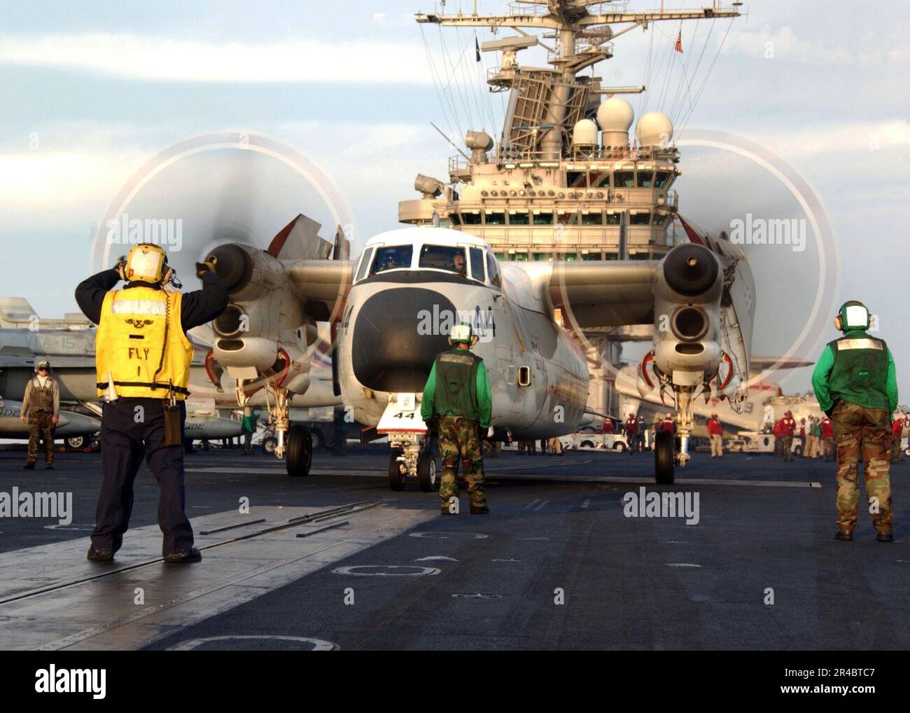 US Navy A C-2A Greyhound assigned to the Rawhides of Fleet Logistics ...