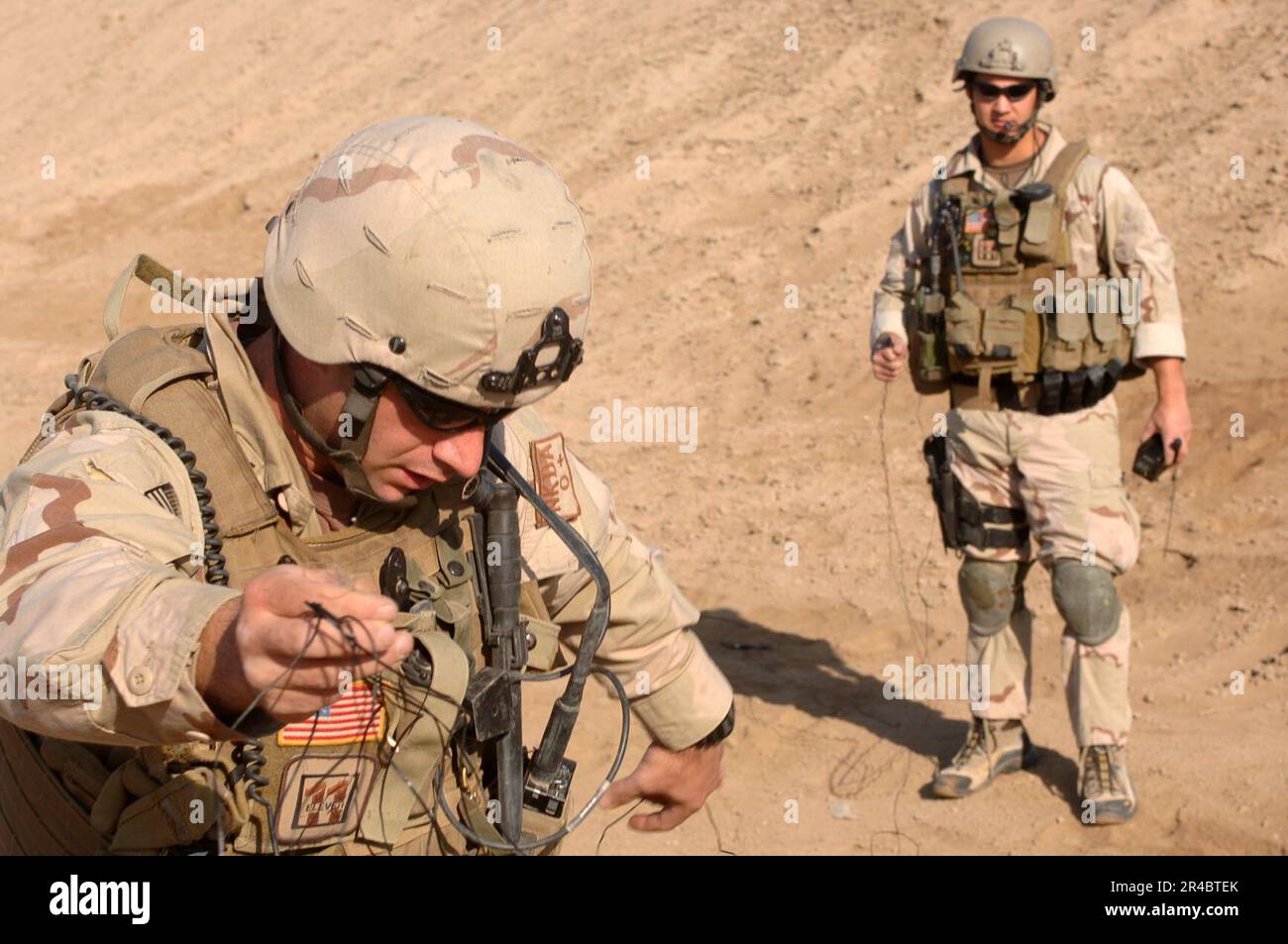 US Navy 060105-A-3283V-008 Boatswain's Mate and Aviation Ordnanceman ...