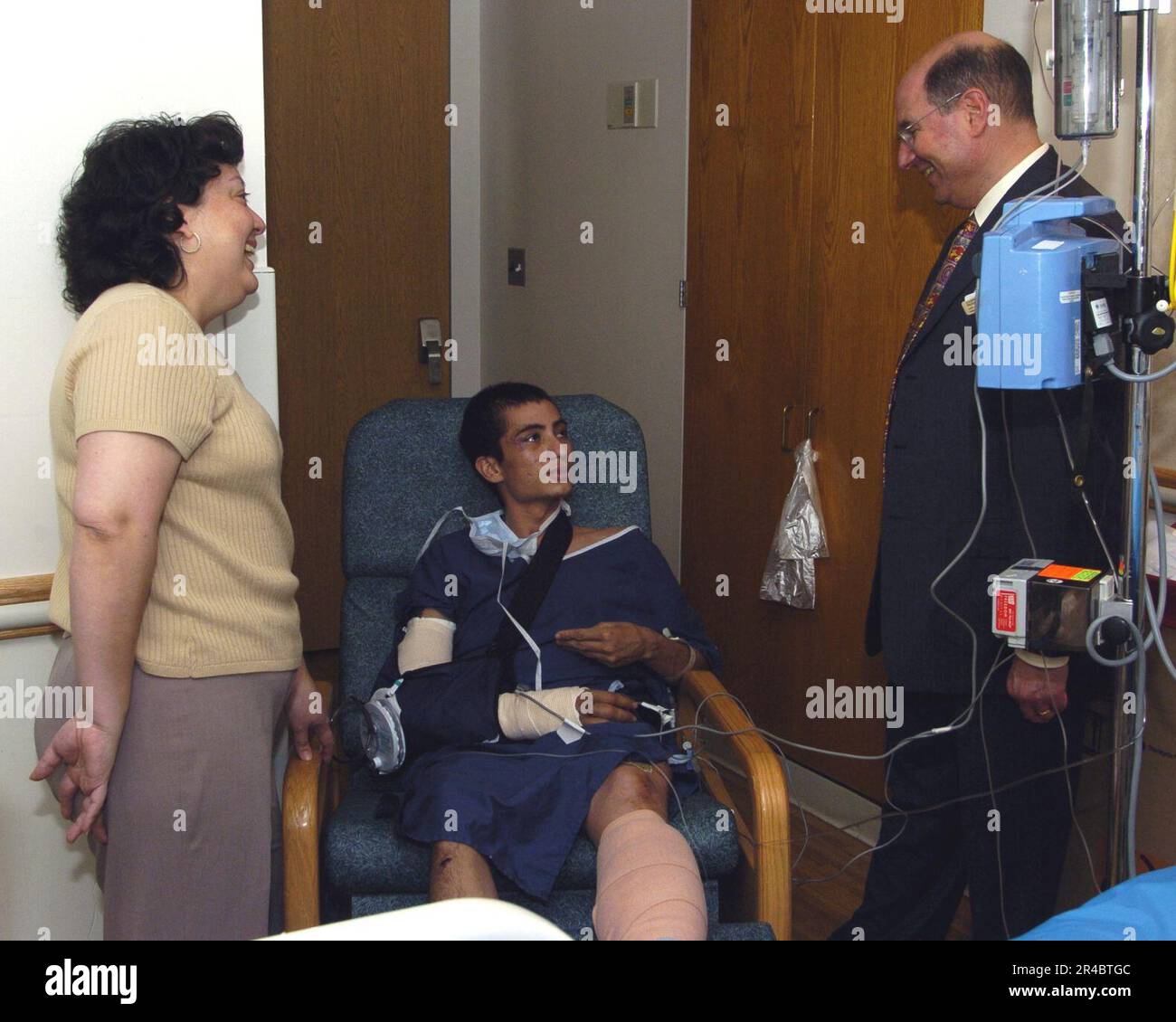 US Navy Secretary of the Navy, the Honorable Dr. Donald Winter meets ...