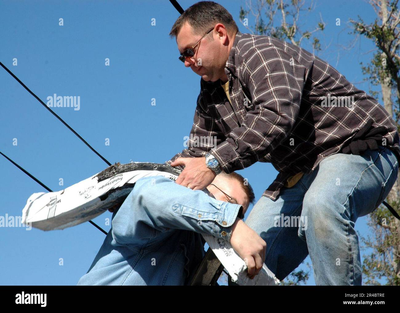 US Navy Utilitiesman 1st Class assigned to Naval Mobile Construction ...