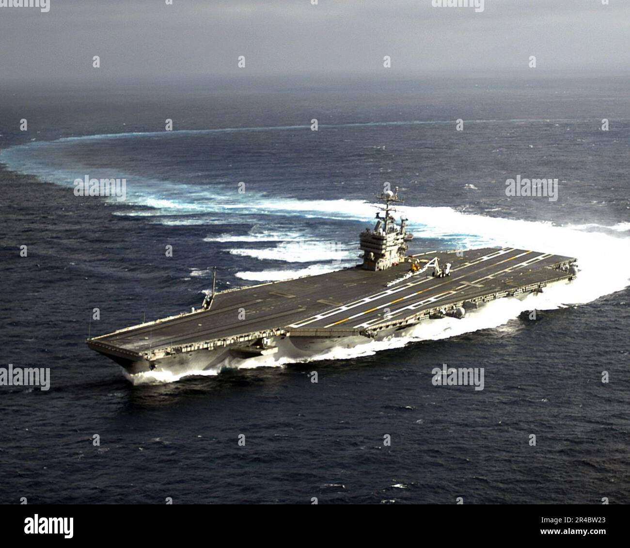 US Navy The Nimitz-class aircraft carrier USS Abraham Lincoln (CVN 72 ...