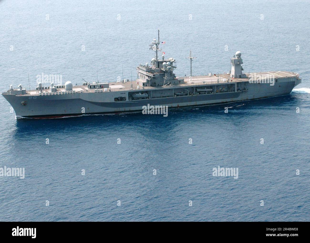 US Navy The command and control ship USS Mount Whitney (LCC-JCC 20 ...