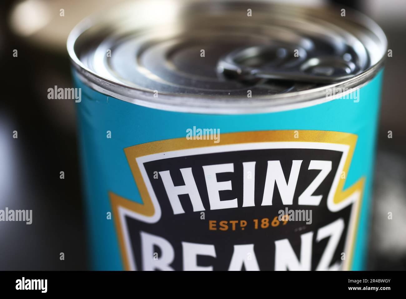 Signs and symbols, a tin of white beans from Heinz, The Kraft Heinz ...