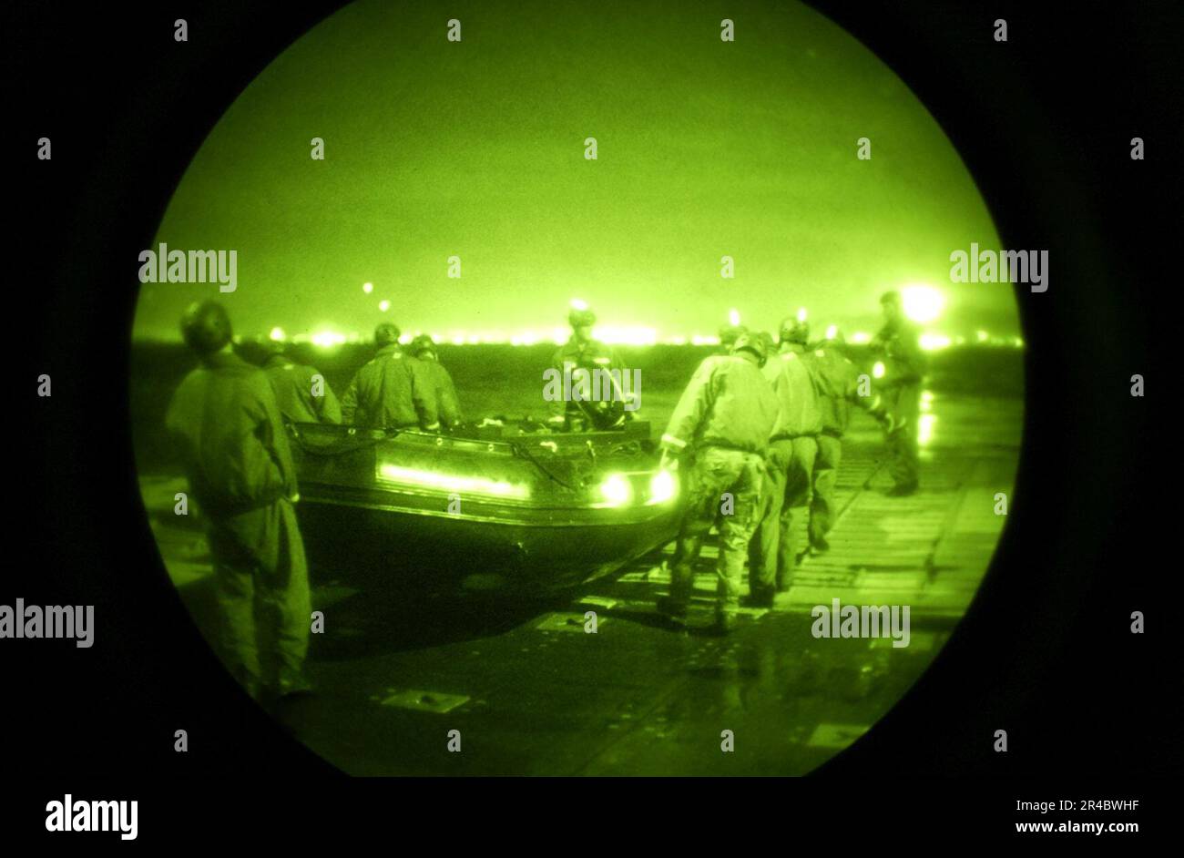 US Navy Personnel assigned to U.S. Naval Special Clearance Team One ...