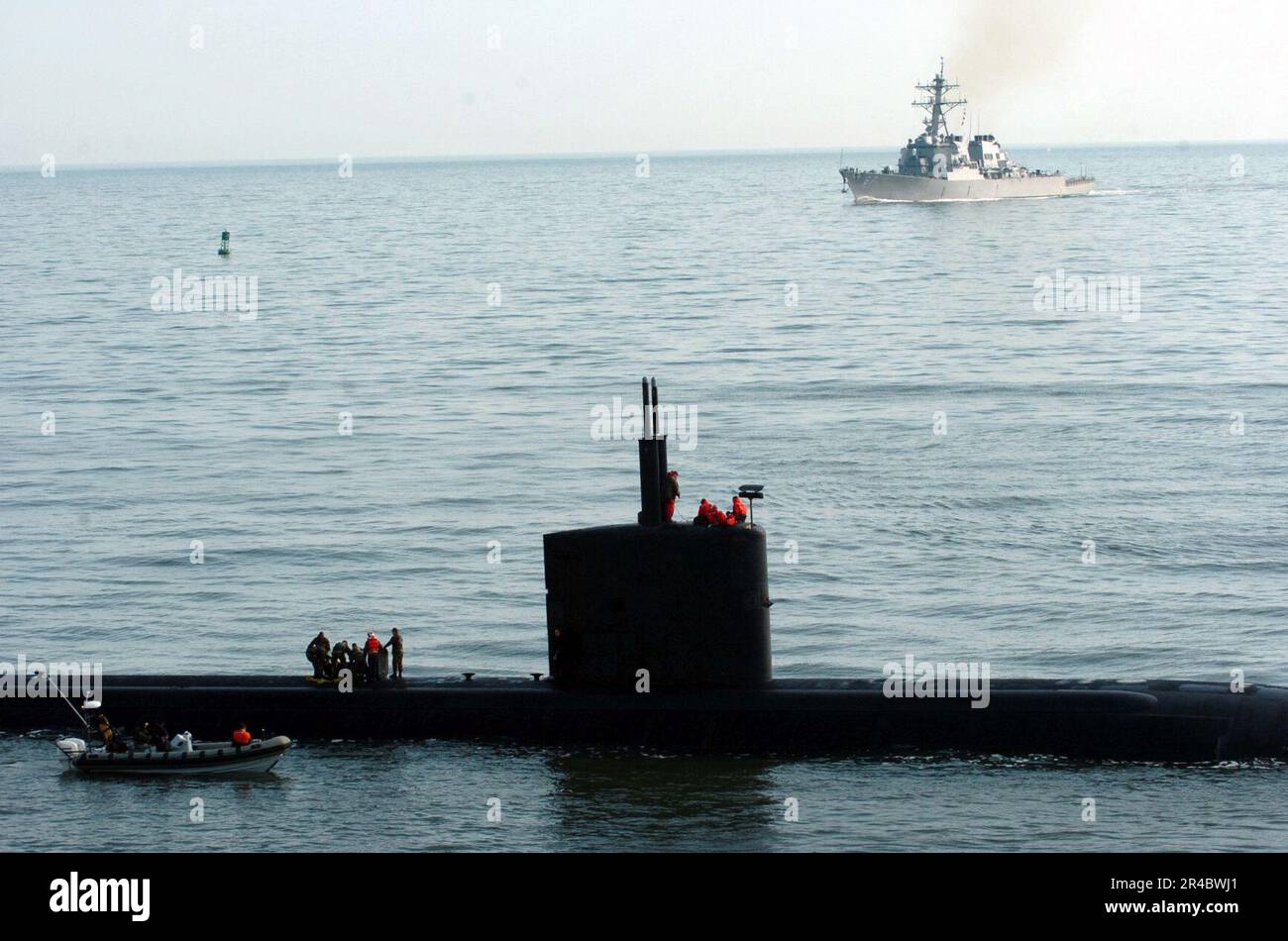 US Navy A SEAL delivery vehicle team (SDV) conducts training with ...