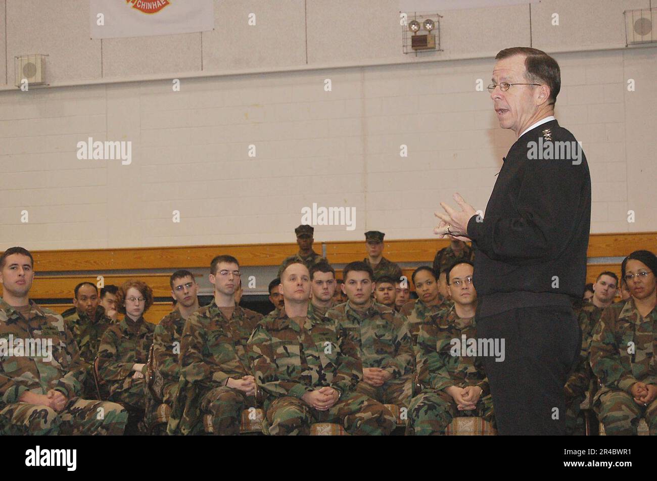 US Navy Chief of Naval Operations (CNO), Adm. Mike Mullen talks to ...