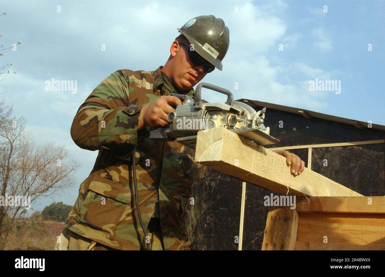 US Navy U.S. Navy Seabees assigned to Naval Mobile Construction ...