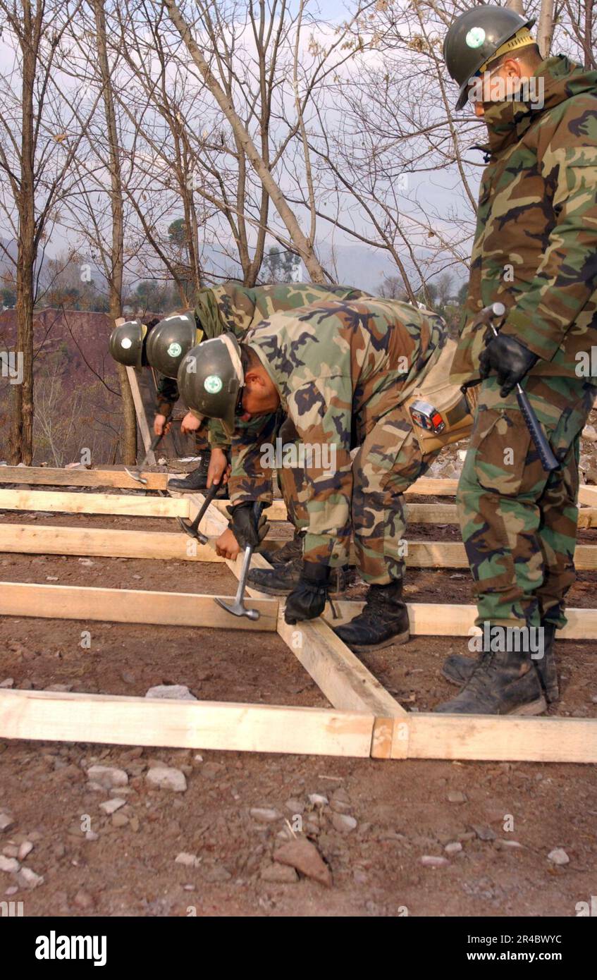 US Navy U.S. Navy Seabees assigned to Naval Mobile Construction ...