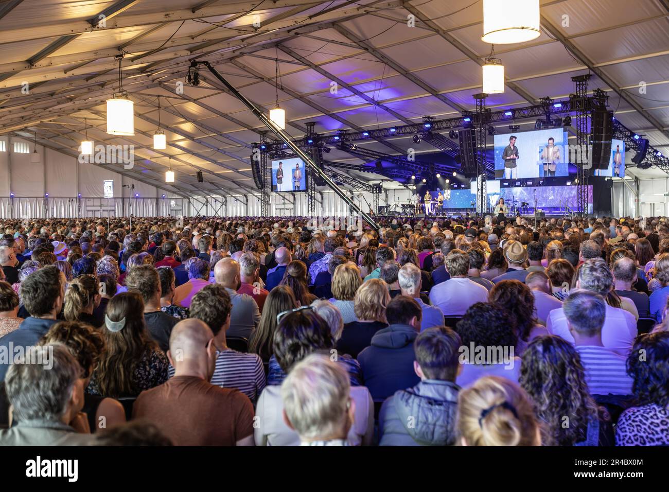 BIDDINGHUIZEN - Visitors during a prayer service by Jeffrey Rachmat at ...