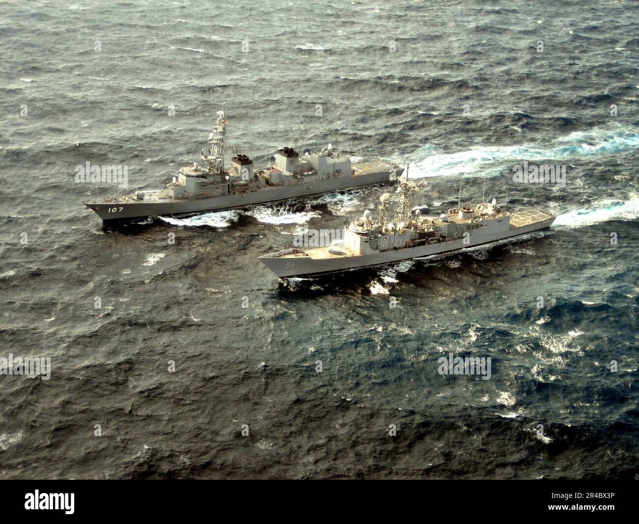 US Navy The guided-missile frigate USS Gary (FFG 51) and Japanese ...