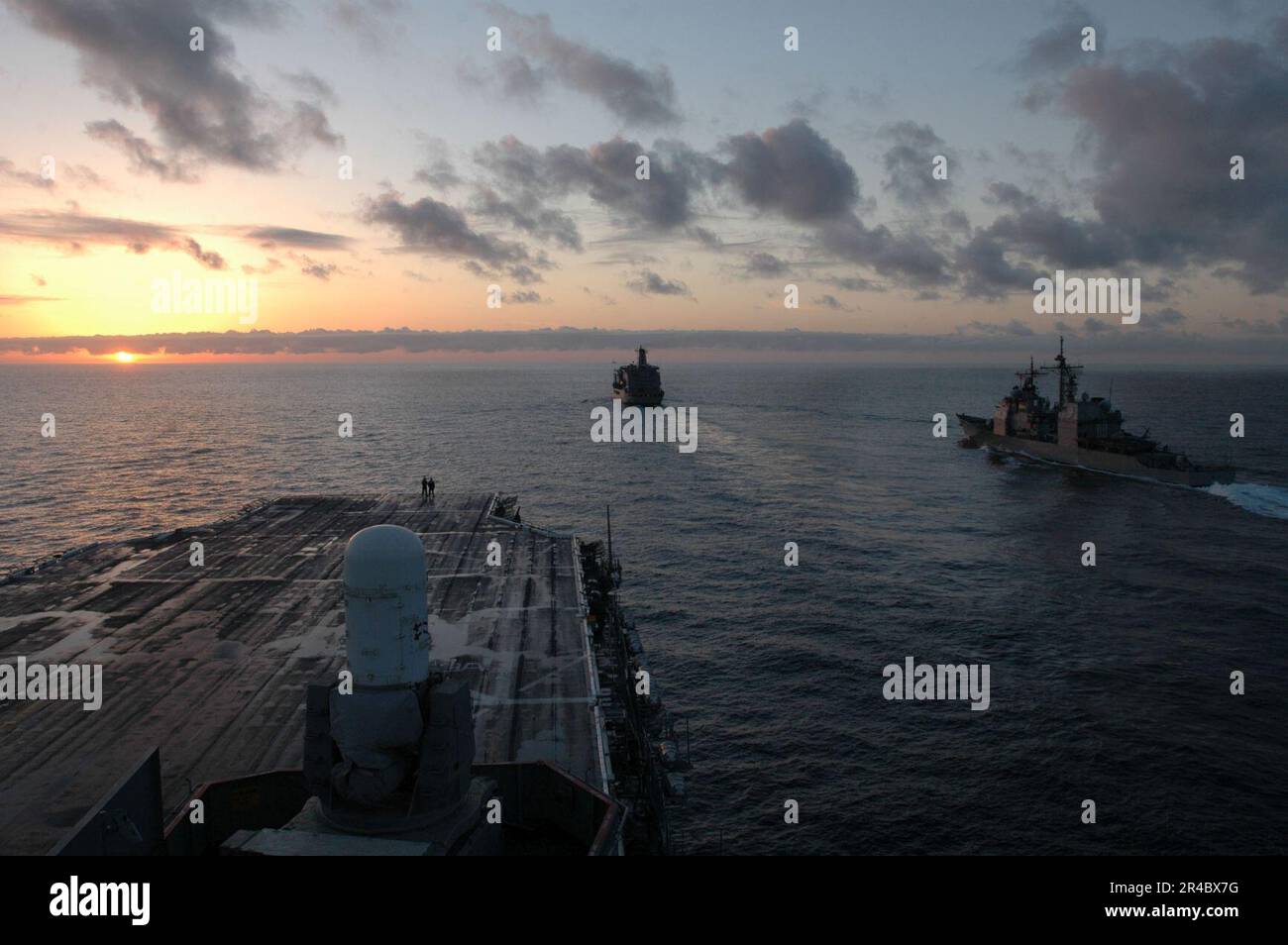 US Navy The amphibious assault ship USS Peleliu (LHA 5) and the guided ...