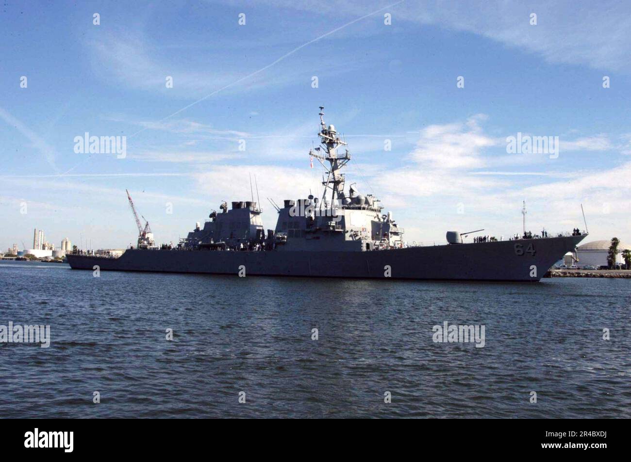 US Navy The guided missile destroyer USS Carney (DDG 64) departs Tampa ...