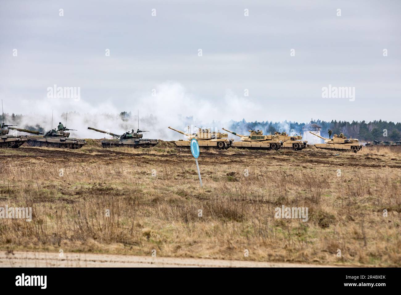 U.S. Soldiers assigned to the 2nd Armored Brigade Combat Team, 1st ...