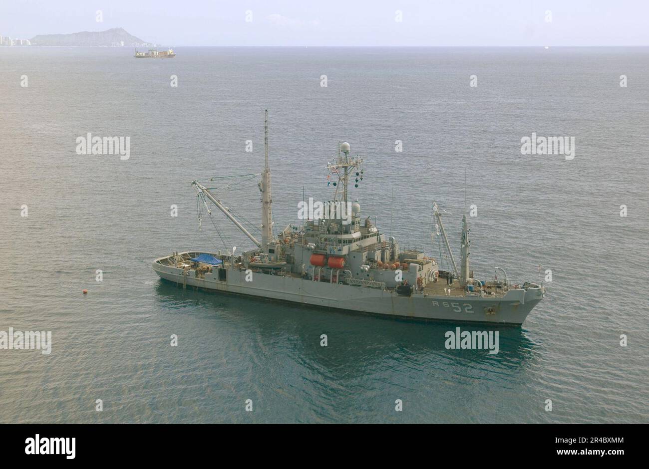 US Navy The rescue and salvage ship USS Salvor (ARS 52) conducts ...