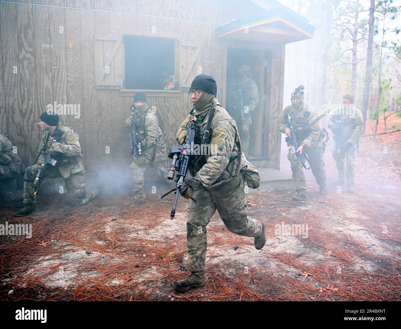 Soldiers assigned to the U.S. Army John F. Kennedy Special Warfare ...