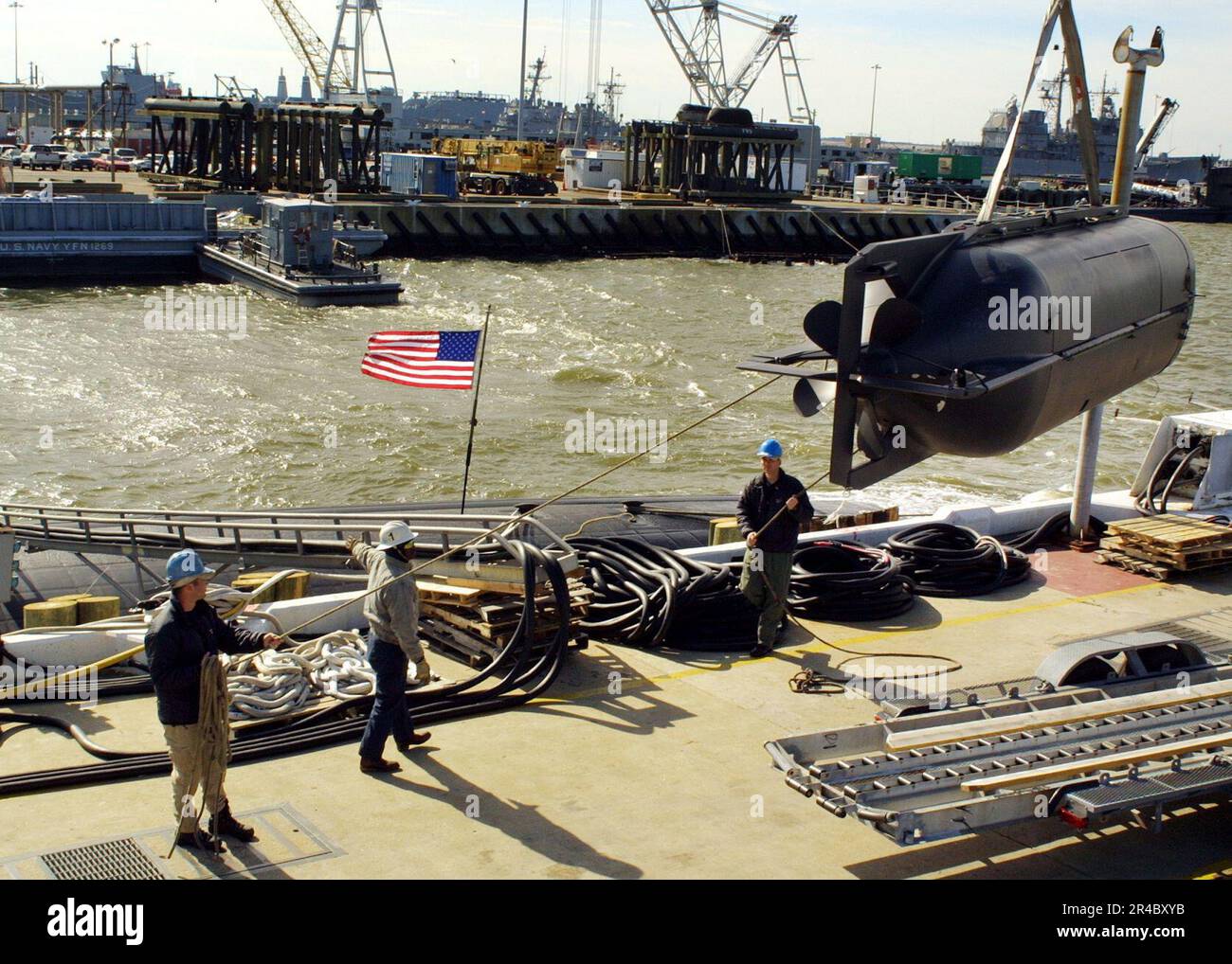 US Navy A SEAL Delivery Vehicle (SDV) is loaded aboard the Los Angeles ...