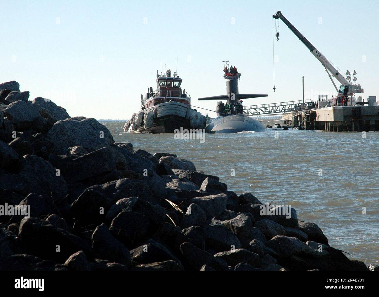 US Navy The Los Angeles-class fast attack submarine USS Dallas (SSN 700 ...