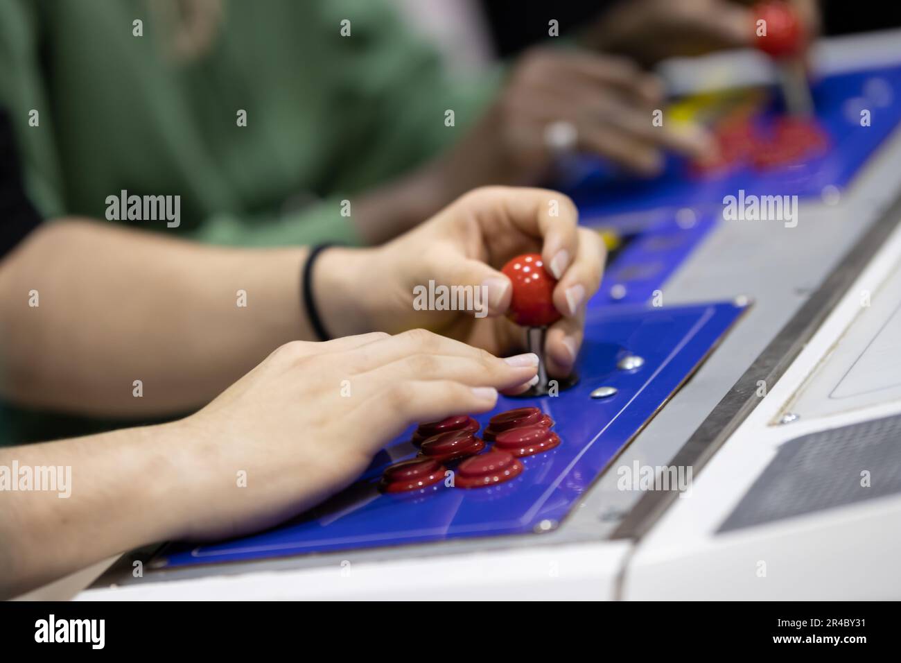 Pinball game arcade console hi-res stock photography and images - Alamy